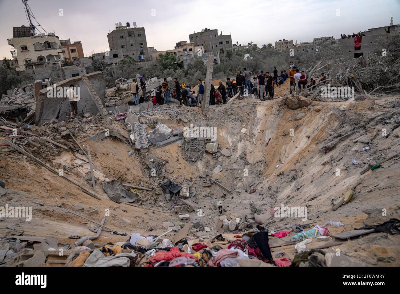 Palestinians look for survivors following an Israeli airstrike in Khan ...