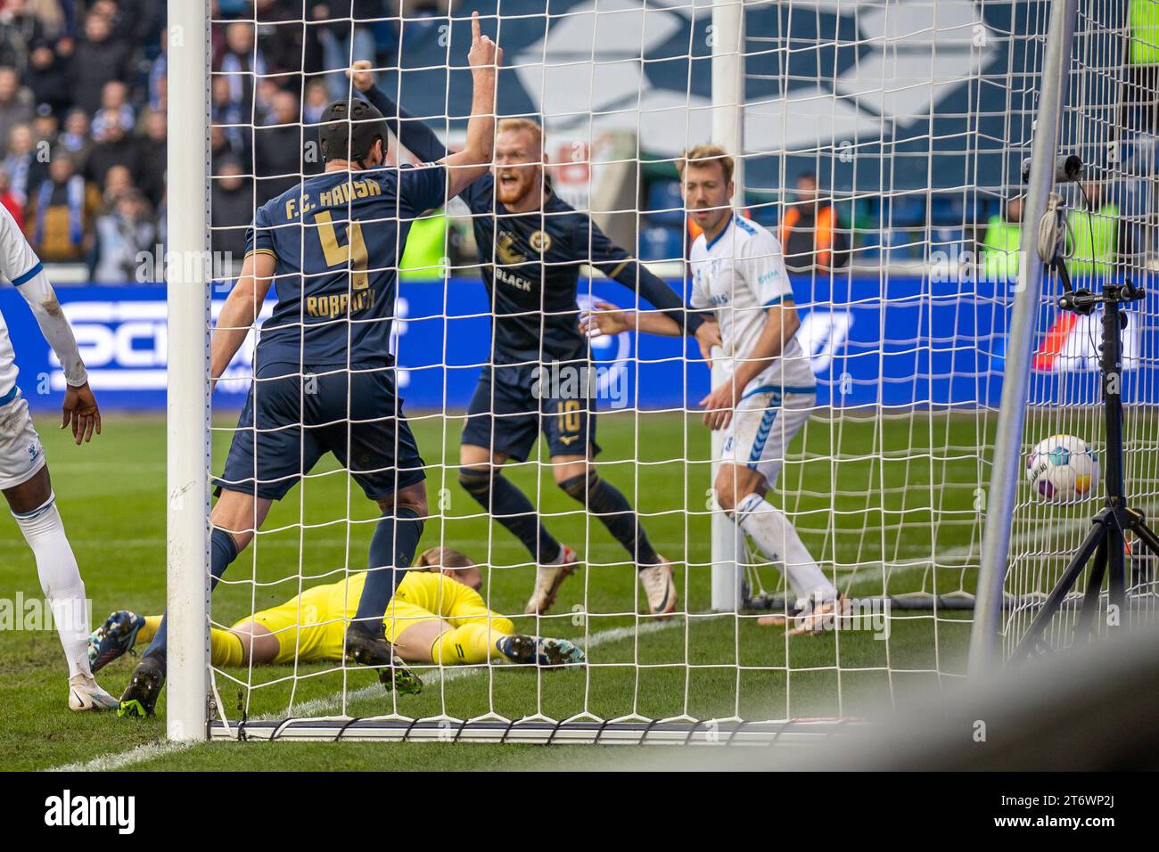 12 November 2023, Saxony-Anhalt, Magdeburg: Soccer: Bundesliga 2, 1. FC ...