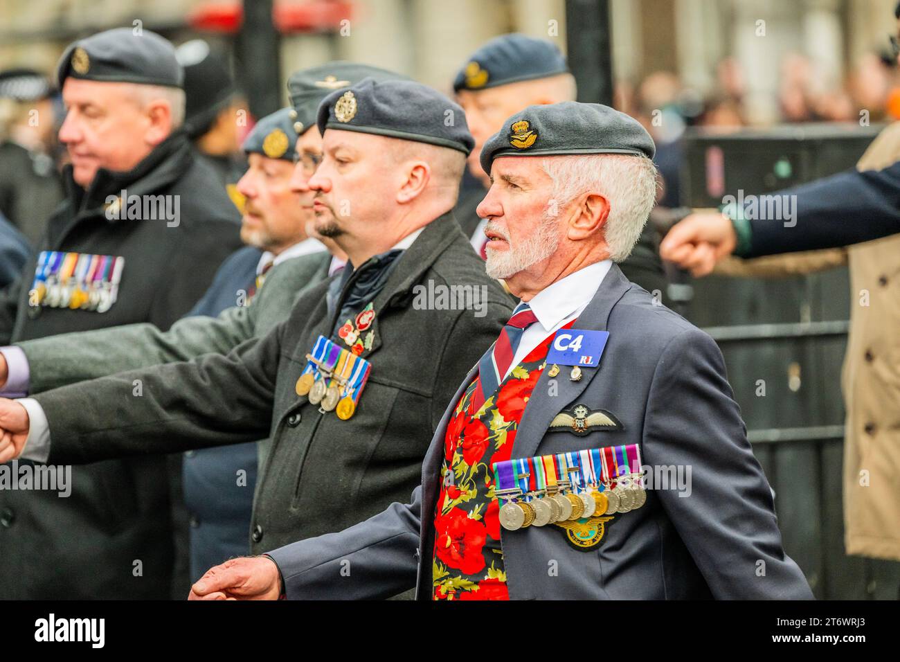 Wreath poppies remembrance raf hi-res stock photography and images - Alamy