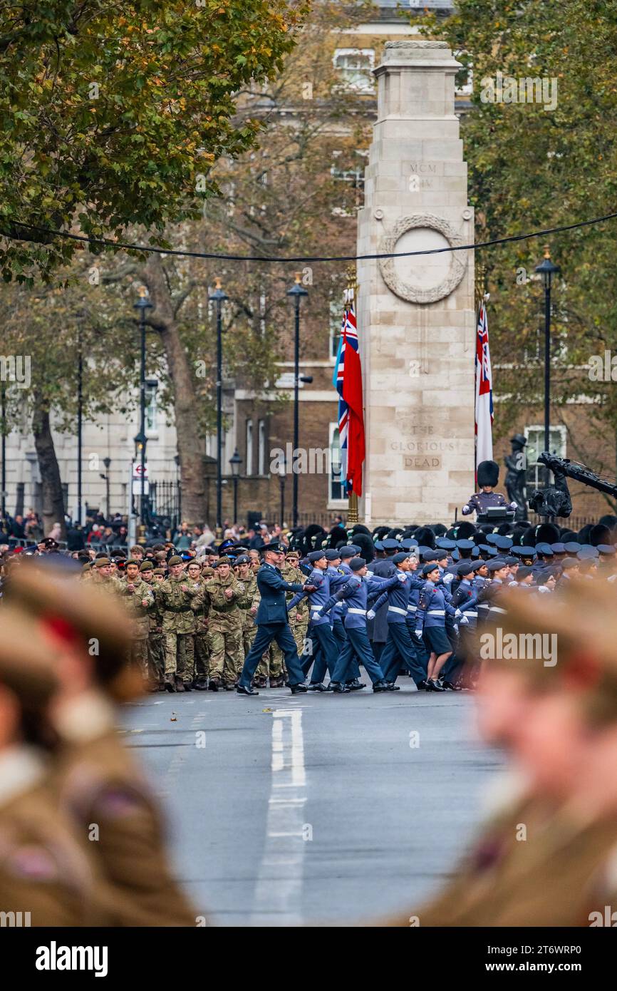 Wreath poppies remembrance raf hi-res stock photography and images - Alamy