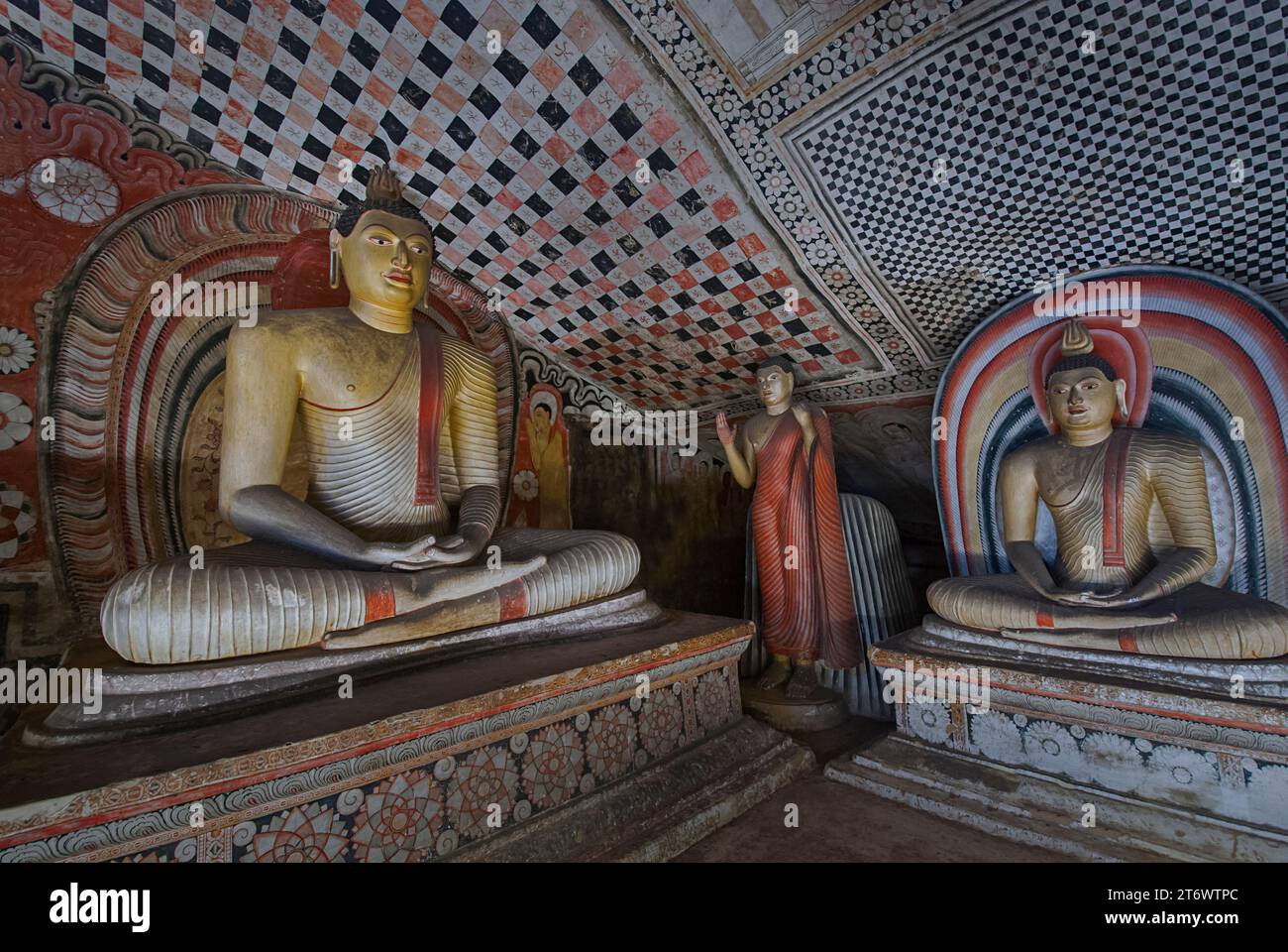 5th Century Dambulla Cave Temple Statues In Dambulla, Sri Lanka ...
