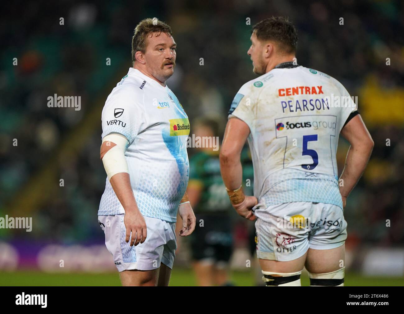 Exeter Chiefs' Ehren Painter (left) and Lewis Pearson appears dejected ...