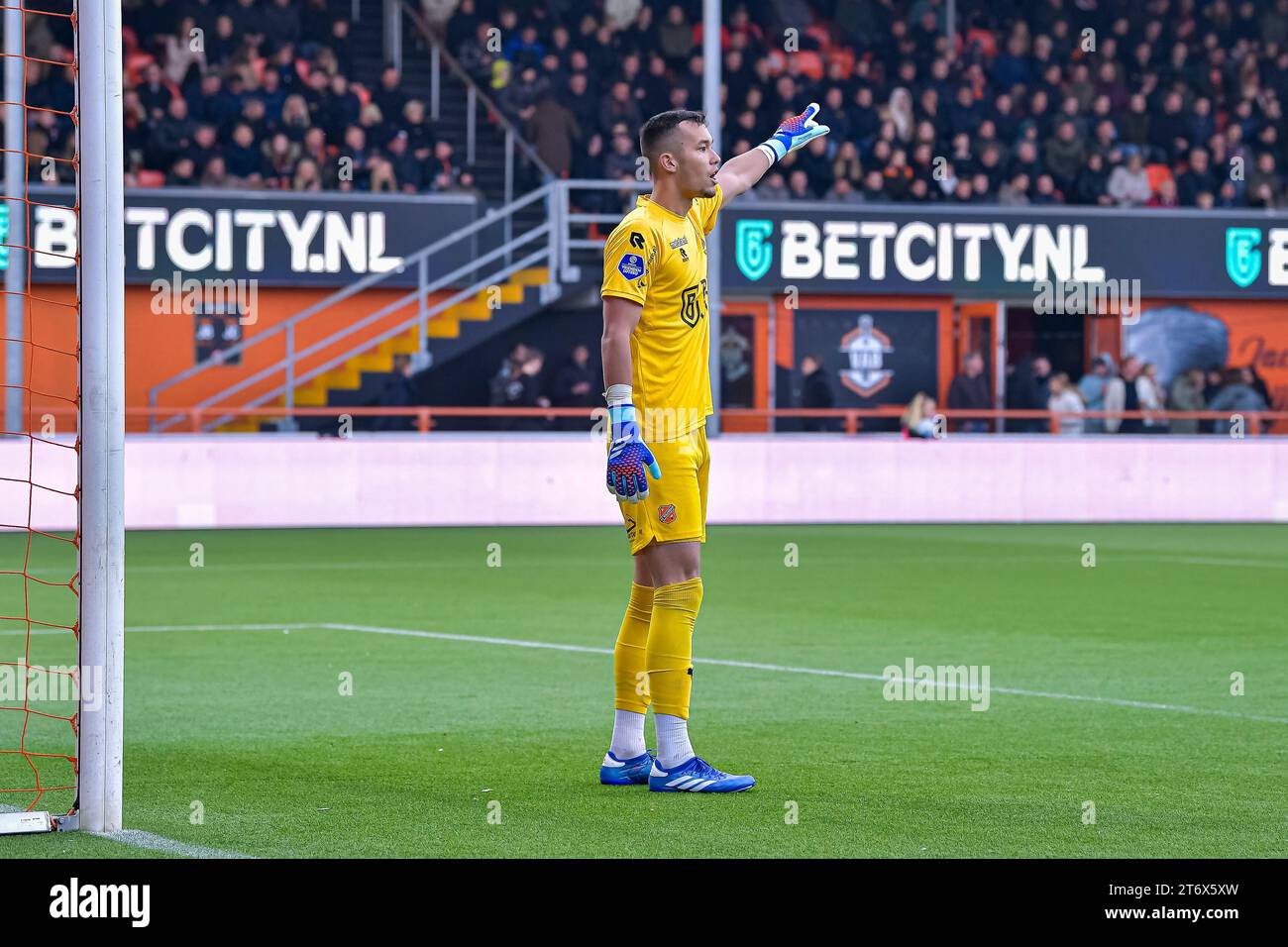 VOLENDAM, NETHERLANDS - NOVEMBER 12: goalkeeper Mio Backhaus of FC ...