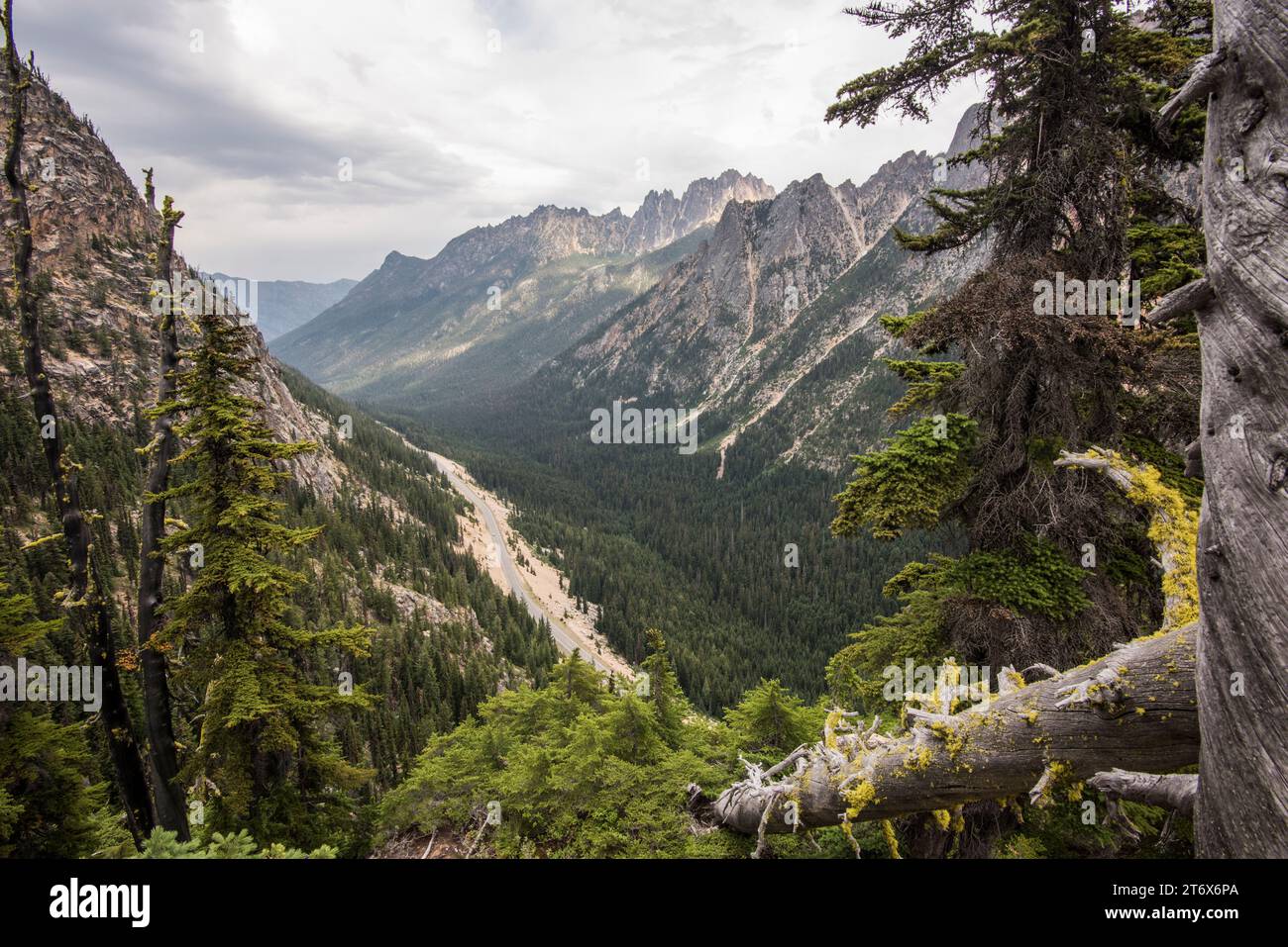 scenic landscape of cascade mountains from mt washington overlook ...