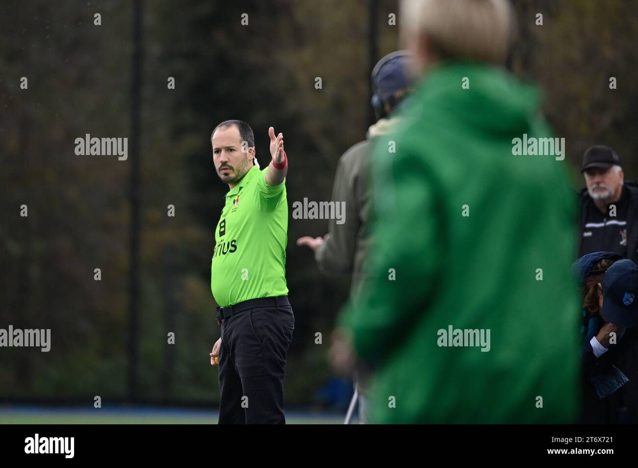 Referee Thimoty Hennes pictured during a hockey game between Braxgata ...