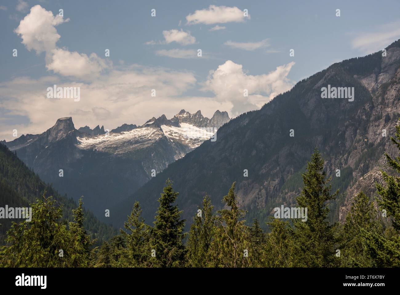 Cascades range hi-res stock photography and images - Alamy