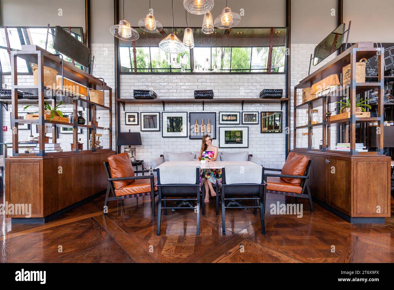 Female patron hi-res stock photography and images - Alamy