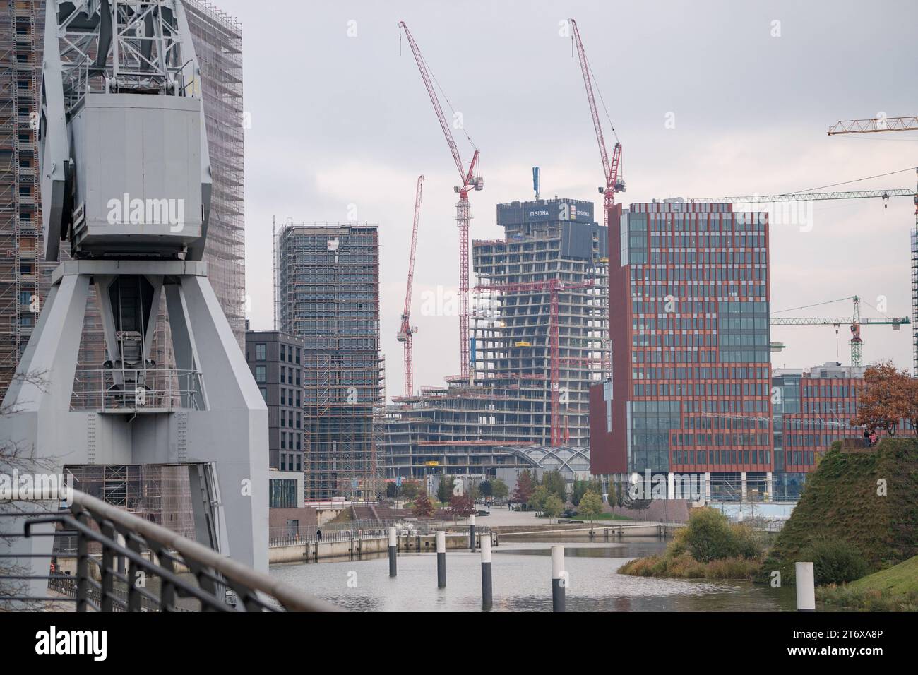 Elbtower in Hamburg Blick auf die Baustelle nach Baustopp im Oktober ...