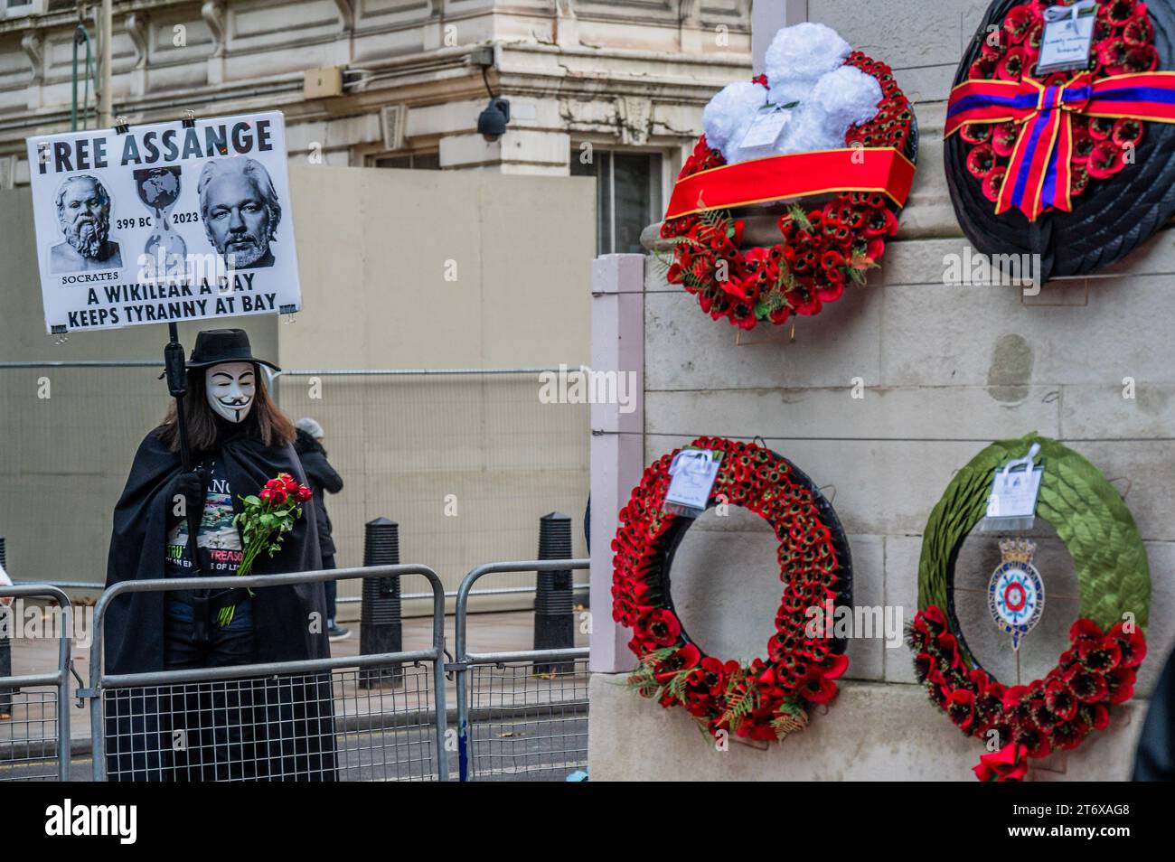 London, UK. 12 Nov 2023. A solitary Julian Assange supporter in a Guy ...