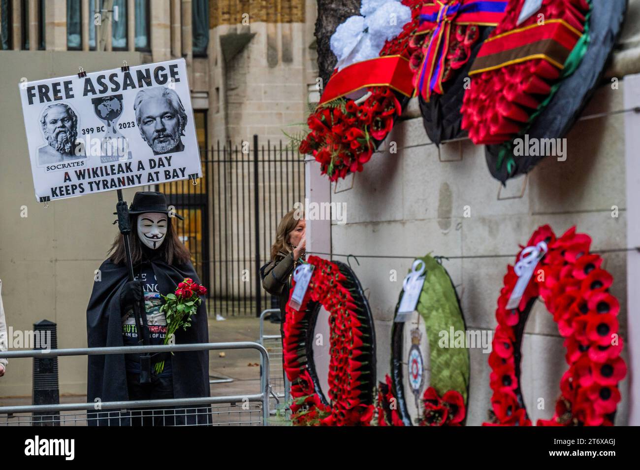 London, UK. 12 Nov 2023. A solitary Julian Assange supporter in a Guy ...