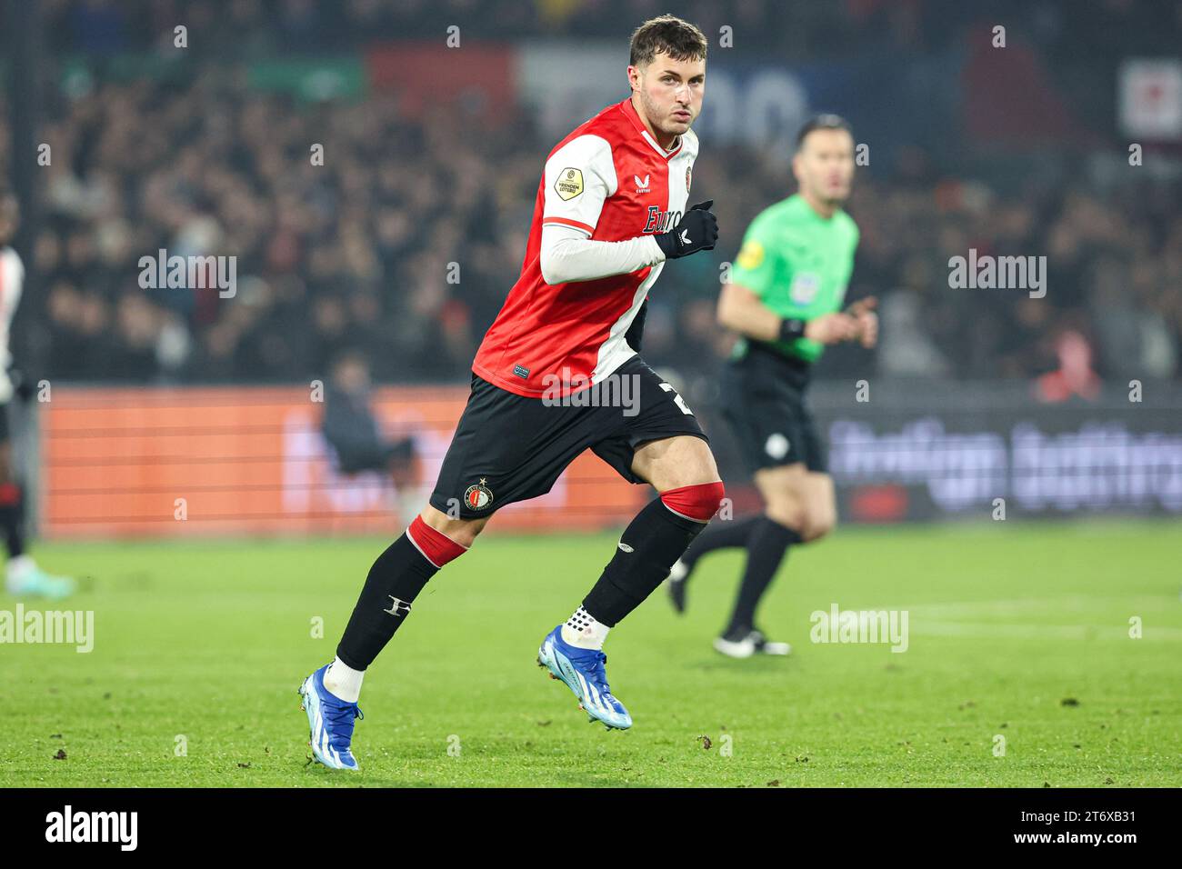 ROTTERDAM, NETHERLANDS - NOVEMBER 12: Santiago Gimenez of Feyenoord ...