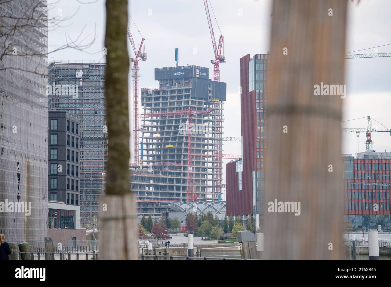 Elbtower in Hamburg Blick auf die Baustelle nach Baustopp im Oktober ...