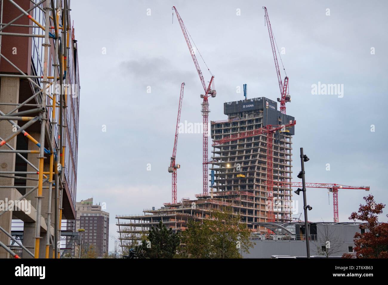 Elbtower in Hamburg Blick auf die Baustelle nach Baustopp im Oktober ...