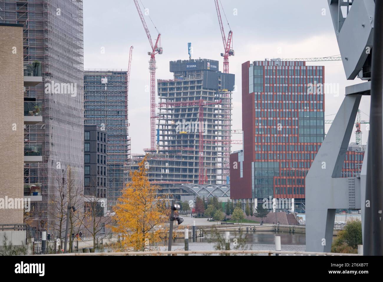 Elbtower in Hamburg Blick auf die Baustelle nach Baustopp im Oktober ...