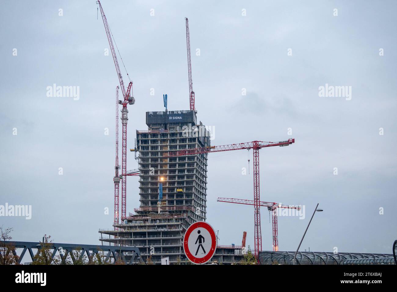 Elbtower in Hamburg Blick auf die Baustelle nach Baustopp im Oktober ...