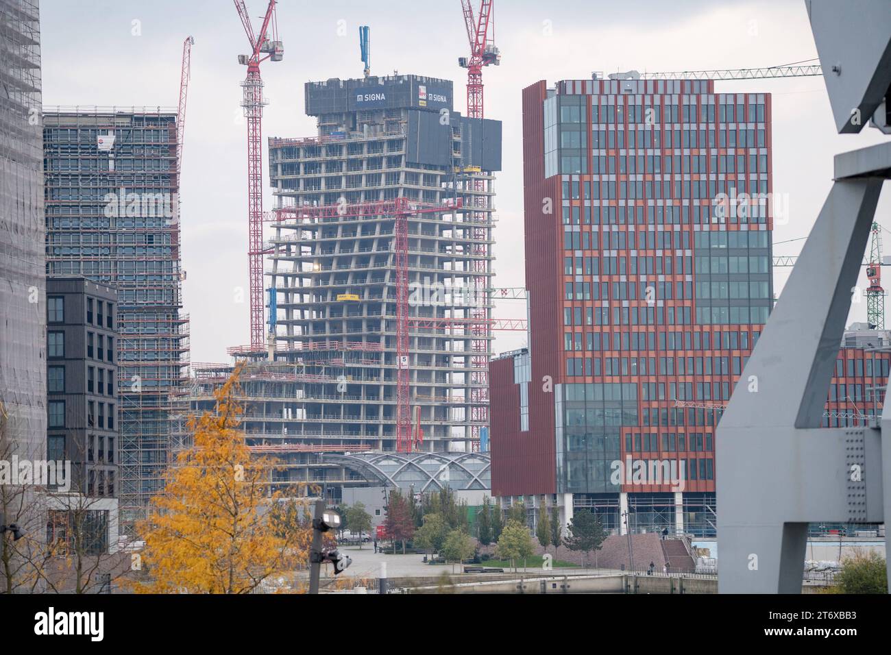Elbtower in Hamburg Blick auf die Baustelle nach Baustopp im Oktober ...