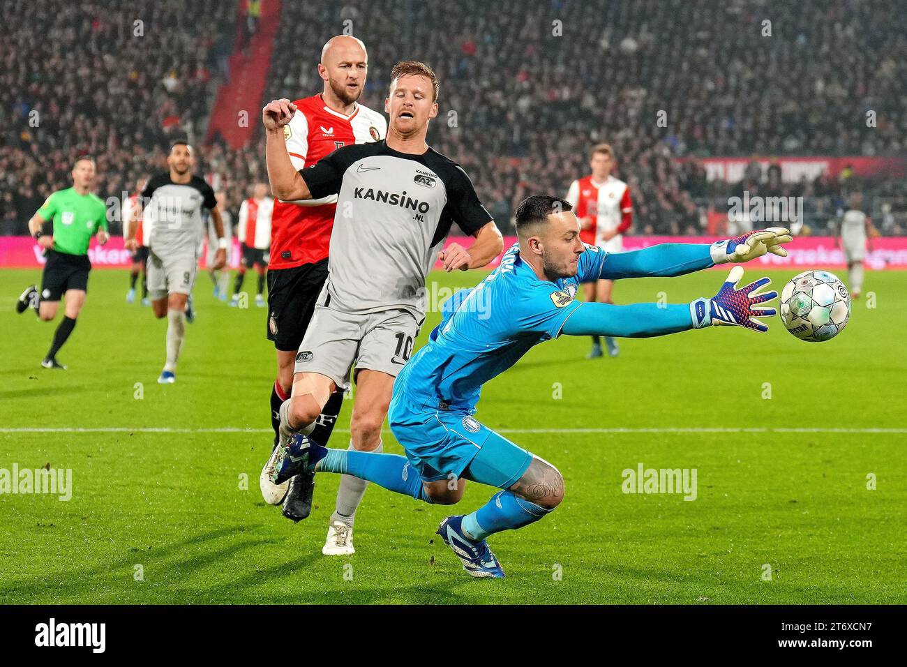 ROTTERDAM - (l-r) Gernot Trauner of Feyenoord, Dani de Wit of AZ Alkmaar, Feyenoord goalkeeper ...