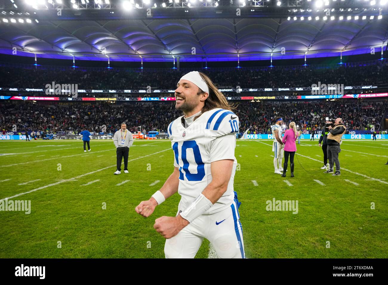 Indianapolis Colts quarterback Gardner Minshew (10) celebrates on the field after an NFL ...