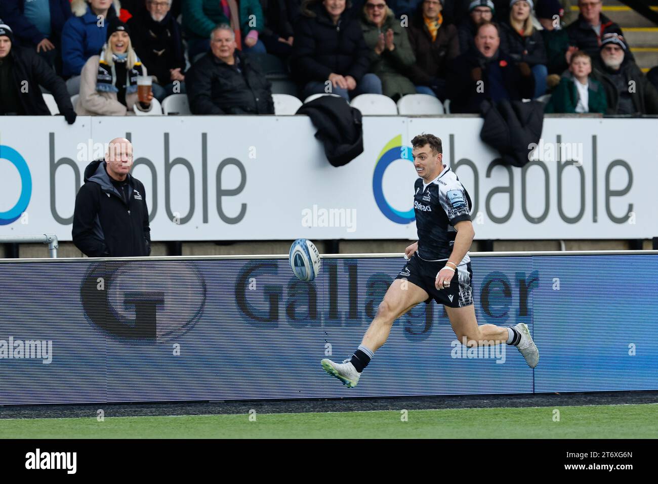 Adam radwan of newcastle falcons hi-res stock photography and images ...