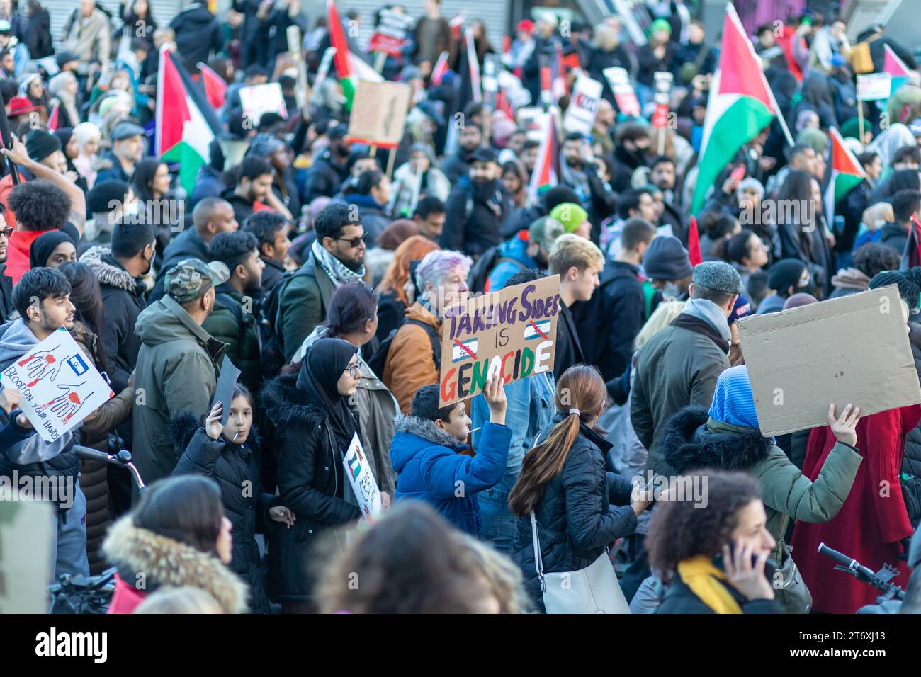 11th November Palestinian Solidarity March - Armistace Day Stock Photo ...