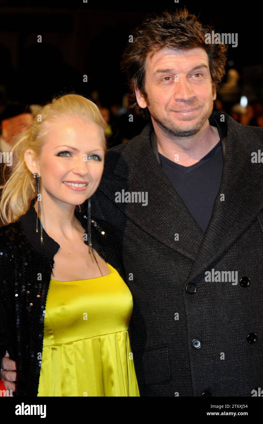 Hannah Sandling, Nick Knowles, Defiance, London, UK Stock Photo - Alamy