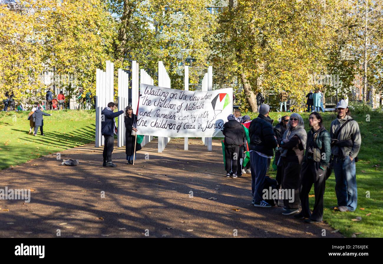 11th November Palestinian Solidarity March - Armistace Day Stock Photo ...
