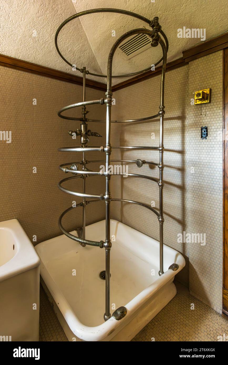 Frederick C. Robie House is a prairie-style House designed by Frank ...