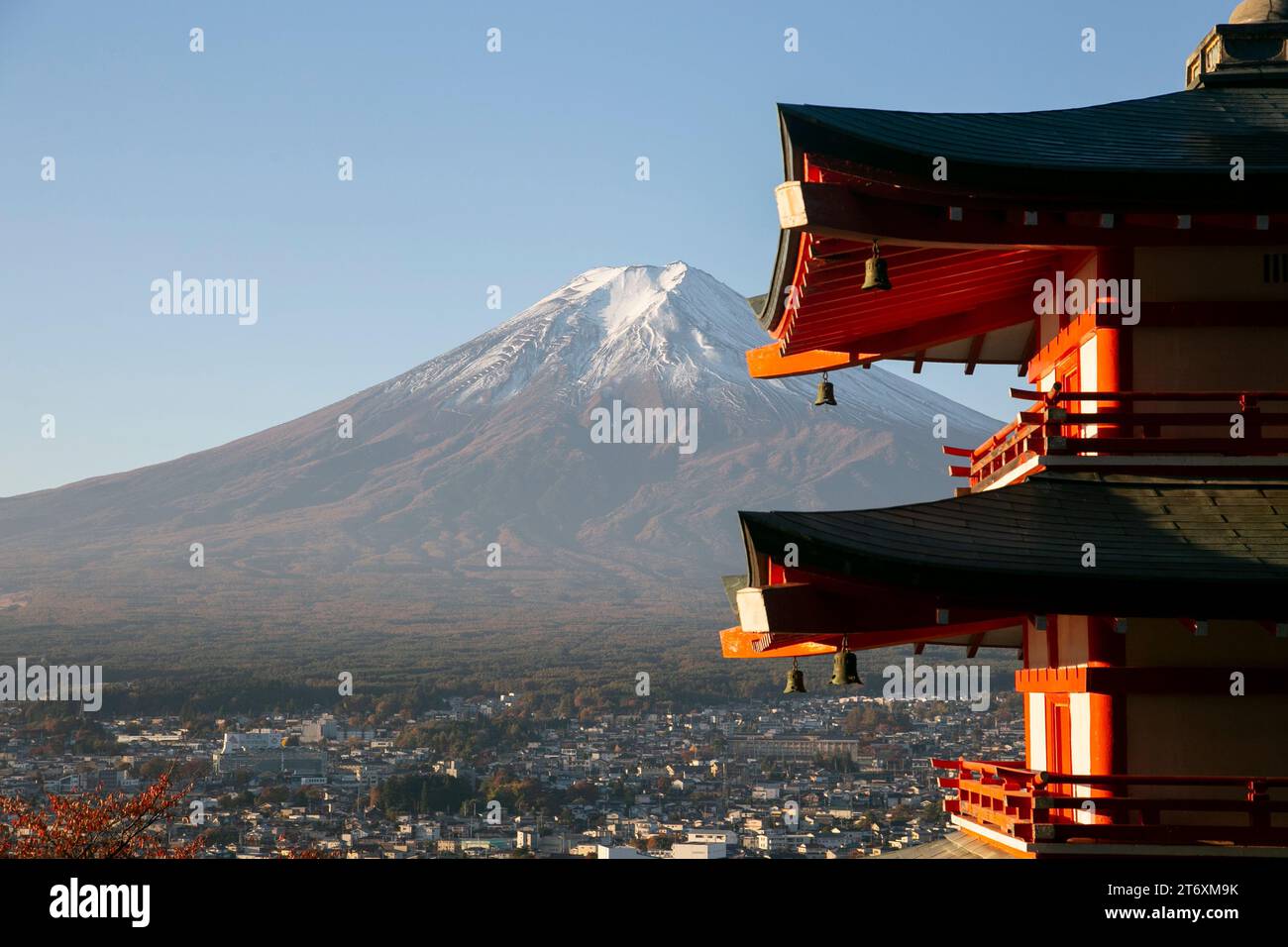 Views of Mount Fuji at dawn from the Chureito Pagoda temple in ...