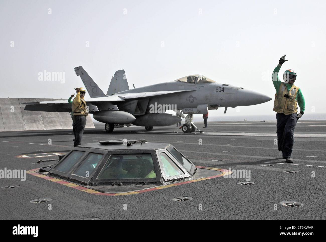 Ein Kampfflugzeug der U.S. Navy USN vom Typ Boeing F/A-18E Super Hornet ...