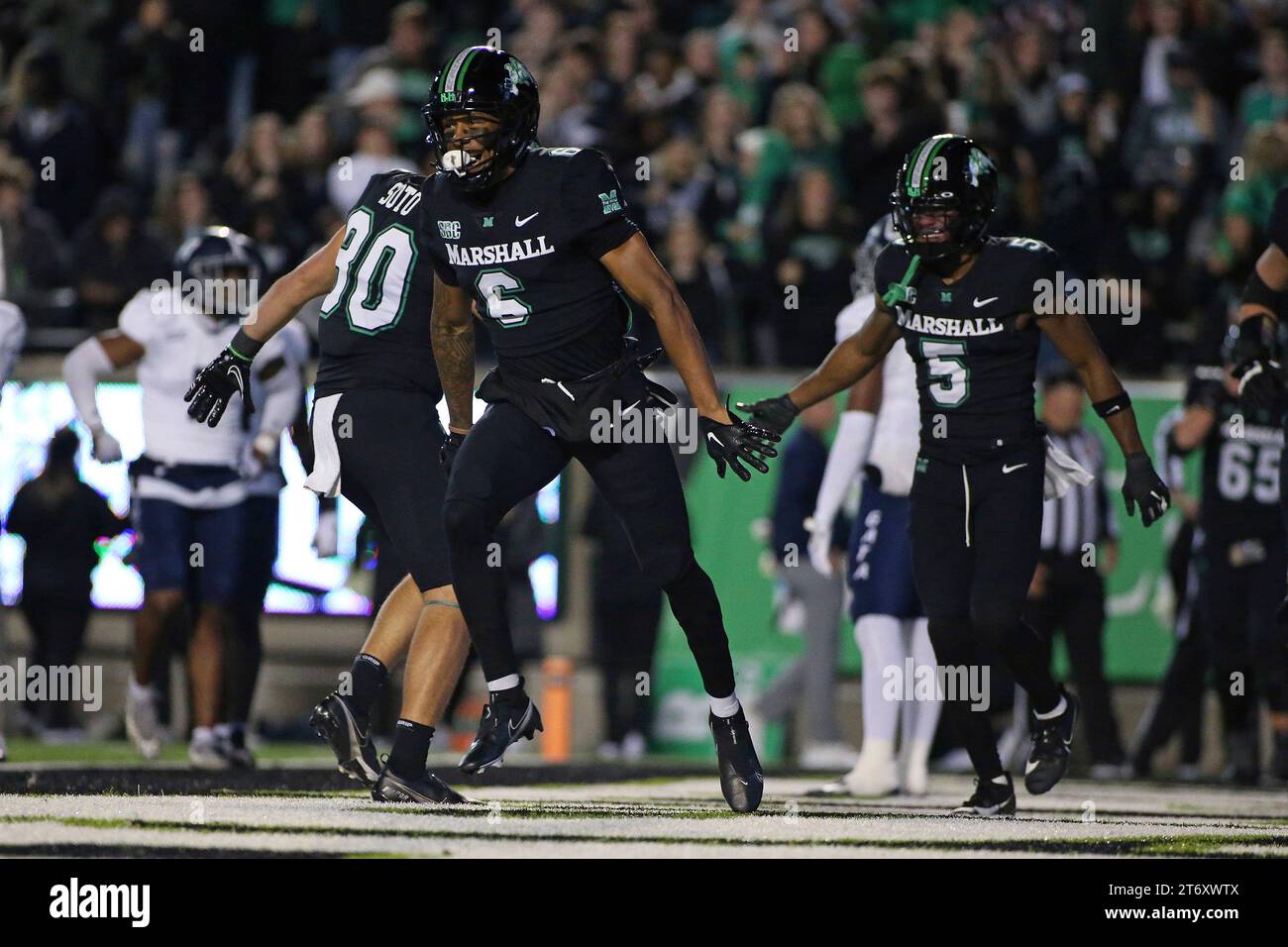 Marshall wide receivers Darryle Simmons (6) and Caleb McMillan (5 ...
