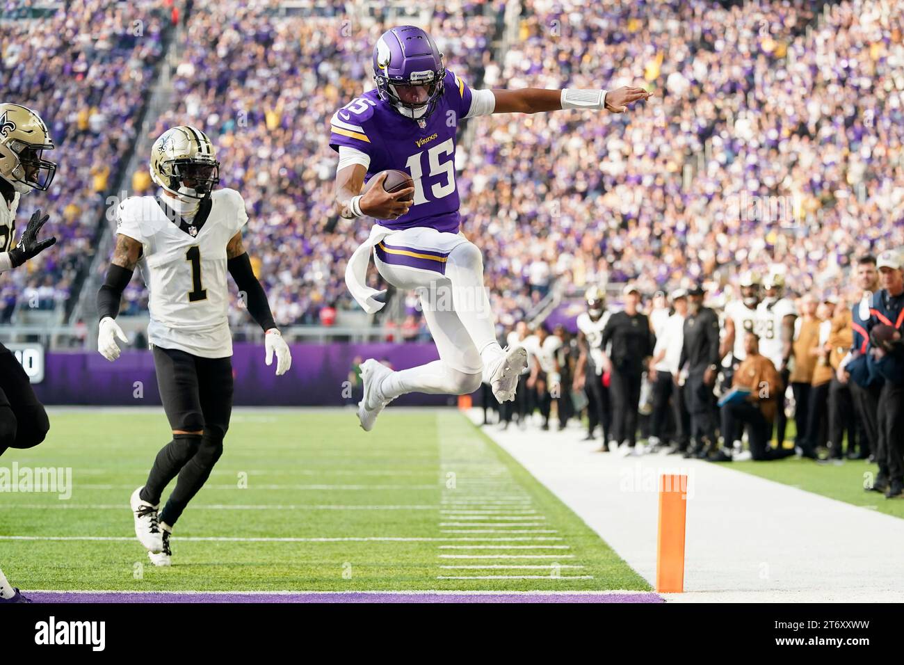 Minnesota Vikings quarterback Joshua Dobbs (15) runs for a touchdown in ...