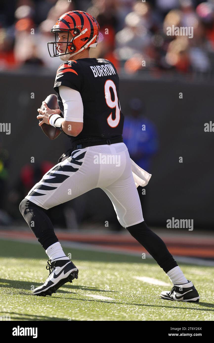 Cincinnati Bengals quarterback Joe Burrow (9) during an NFL football ...