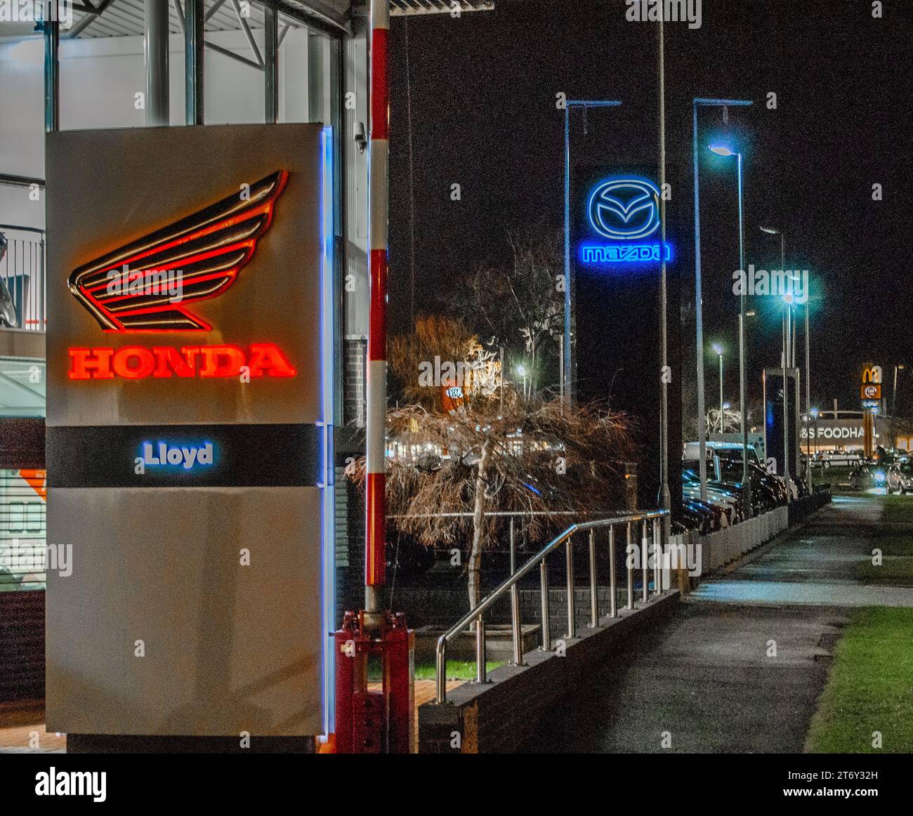 Honda dealership signs hi-res stock photography and images - Alamy