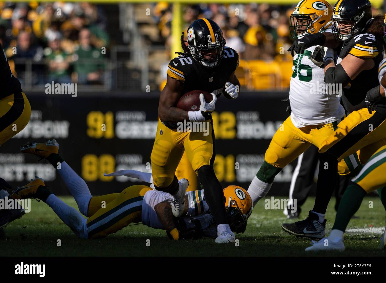 Pittsburgh Steelers running back Najee Harris (22) rushes during an NFL ...