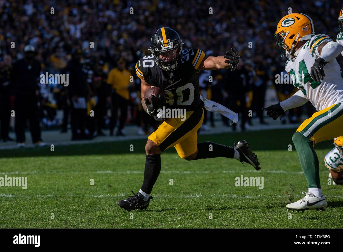 Pittsburgh Steelers running back Jaylen Warren (30) runs for a ...