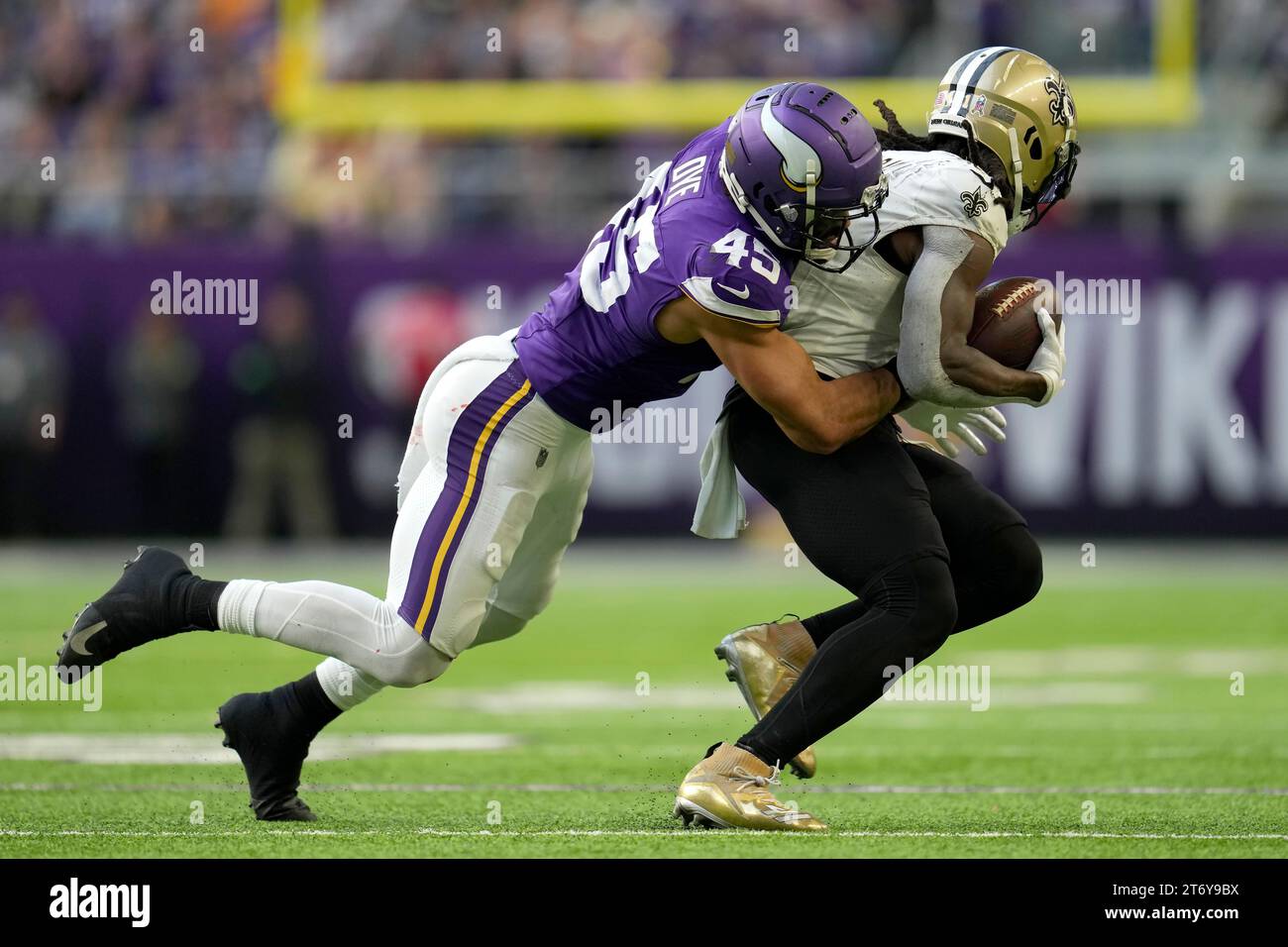Minnesota Vikings linebacker Troy Dye (45) tackles New Orleans Saints ...