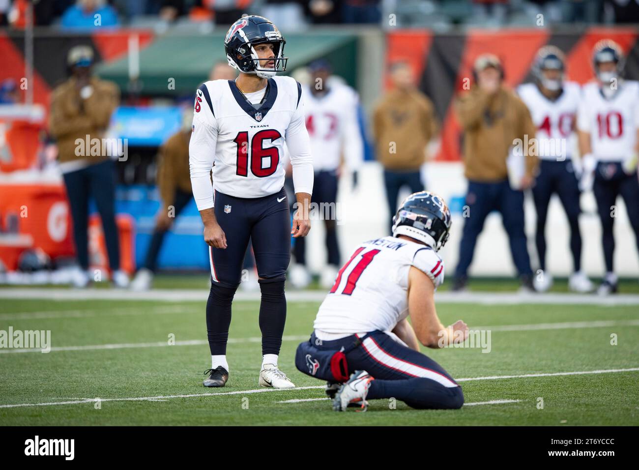 Houston Texans kicker Matt Ammendola (16) prepares to kick the winning ...
