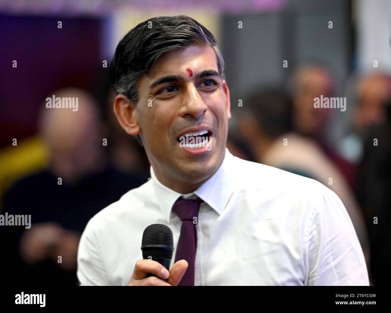 Prime Minister Rishi Sunak joins Diwali celebrations at the Vedic ...