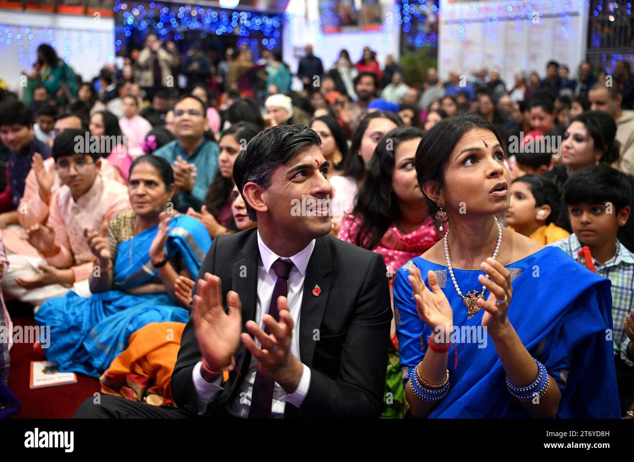 Prime Minister Rishi Sunak with his wife Akshata Murty join Diwali ...