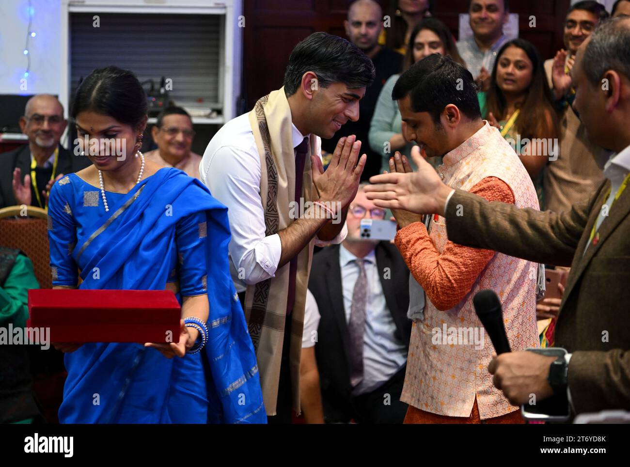 Prime Minister Rishi Sunak with his wife Akshata Murty join Diwali ...