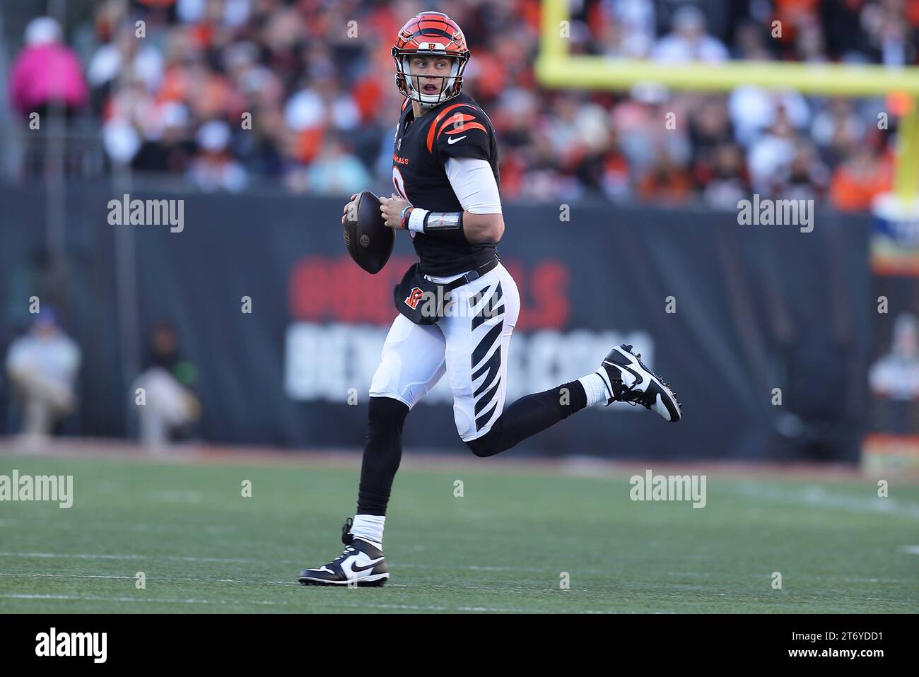 Cincinnati Bengals quarterback Joe Burrow (9) in action during an NFL ...