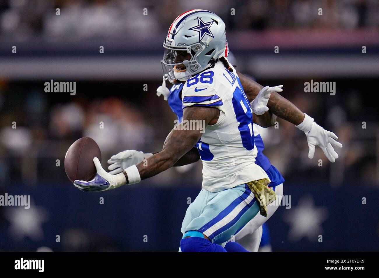 Dallas Cowboys wide receiver CeeDee Lamb (88) makes a one handed catch ...
