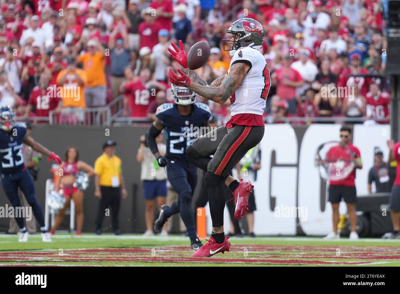 Tampa Bay Buccaneers wide receiver Mike Evans (13) appears to catch a ...