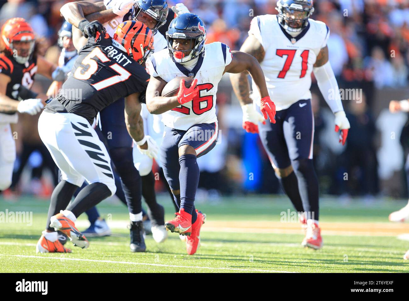 November 12, 2023: Houston Texans running back Devin Singletary (26 ...