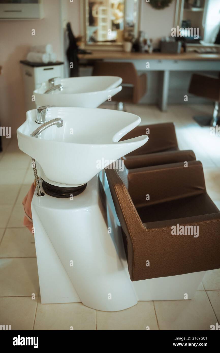 Shampoo backwash unit hi-res stock photography and images - Alamy