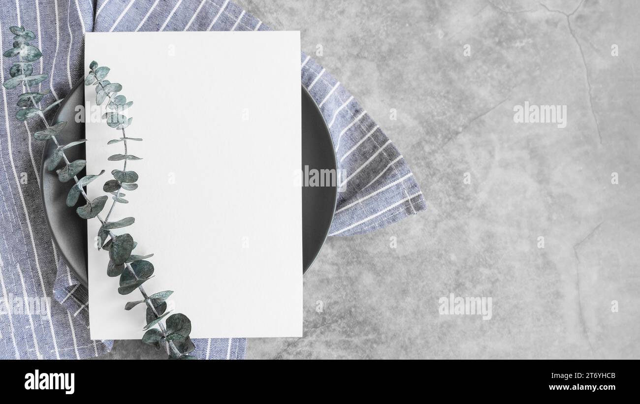 Top view empty menu paper plate with leaves copy space Stock Photo - Alamy