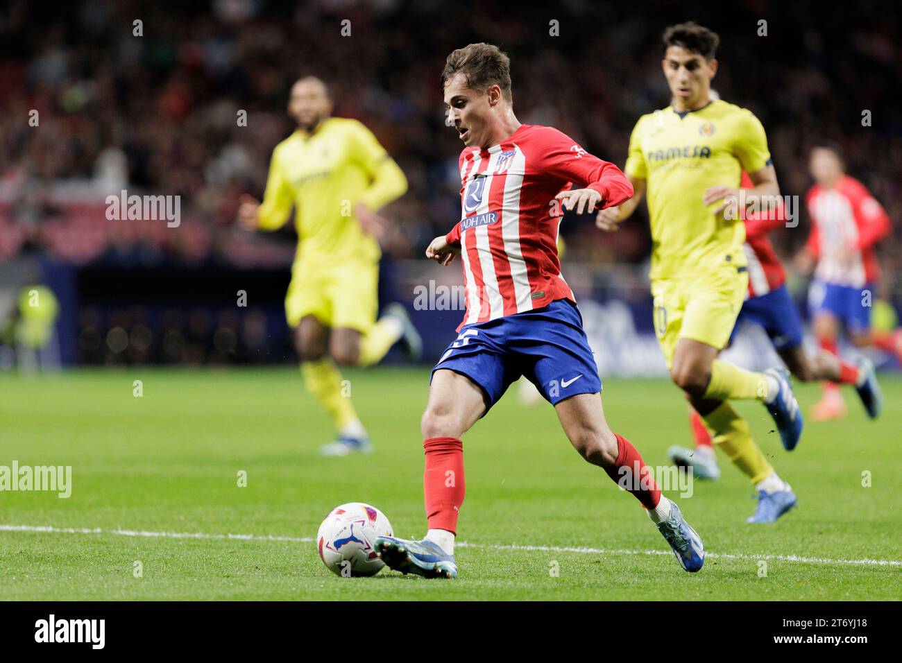 MADRID, SPAIN - NOVEMBER 12:Rodrigo Riquelme of Atletico de Madrid ...