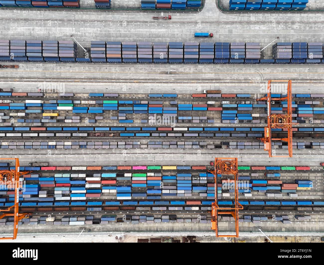 CHONGQING, CHINA - NOVEMBER 11, 2023 - Trains are loaded at the ...