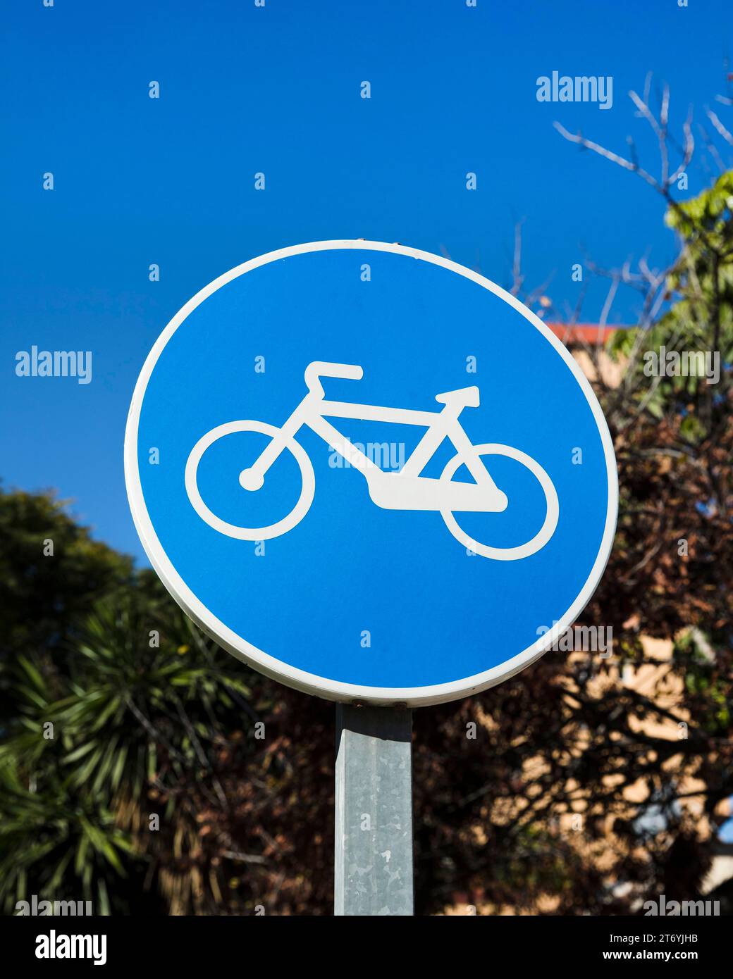 Blue bike lane hi-res stock photography and images - Alamy