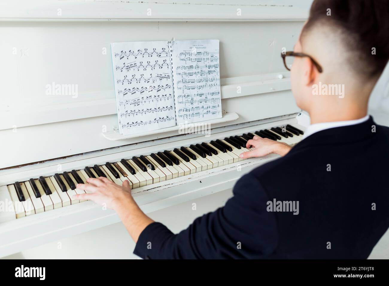 Man looking at sheet music hi-res stock photography and images - Alamy